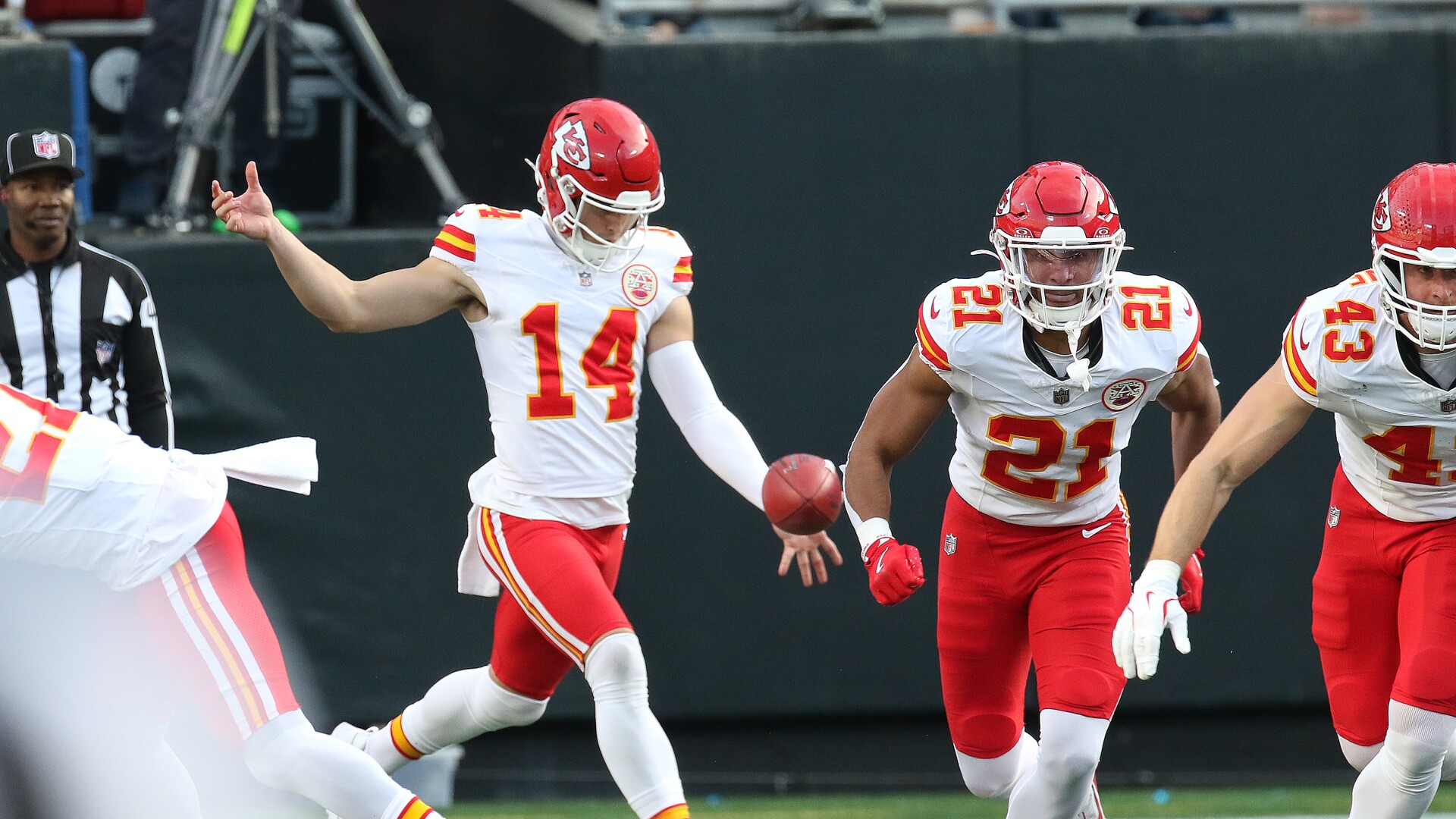 Chiefs tender ERFA punter Matt Araiza