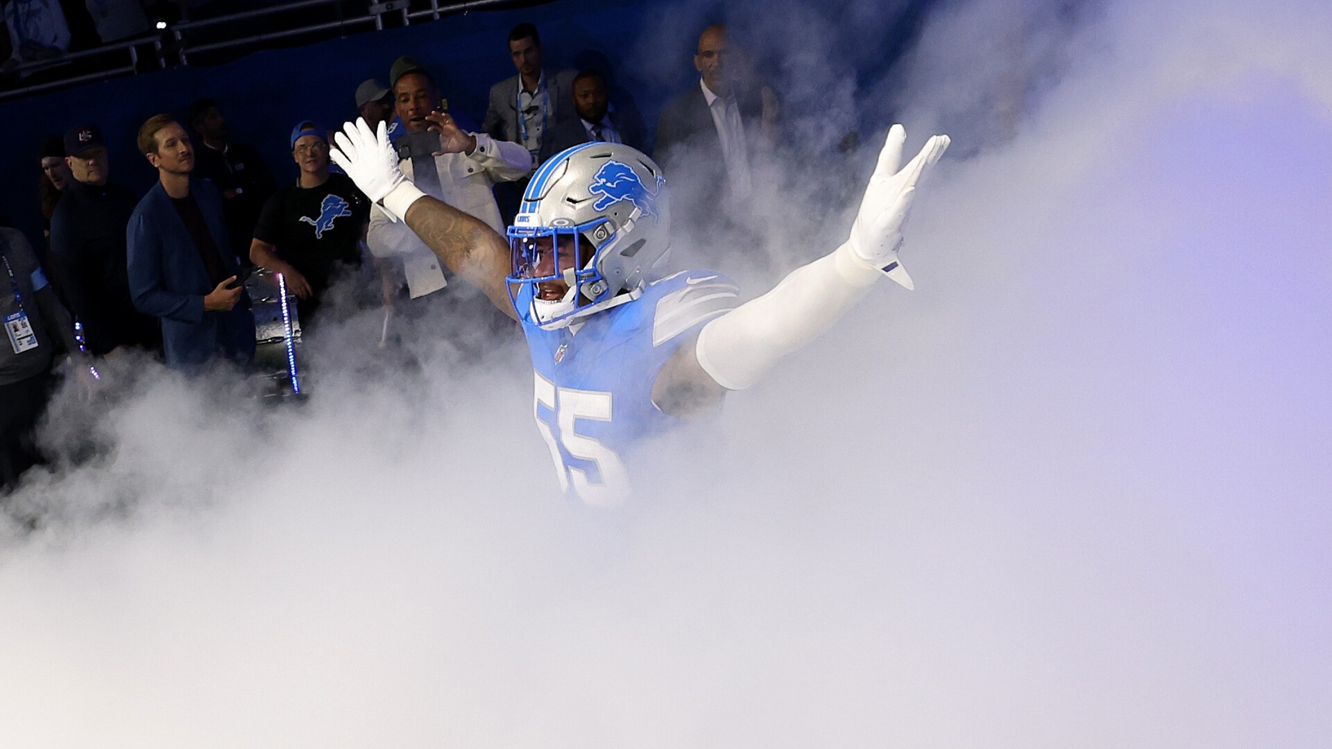 Lions, Derrick Barnes agree to three-year deal