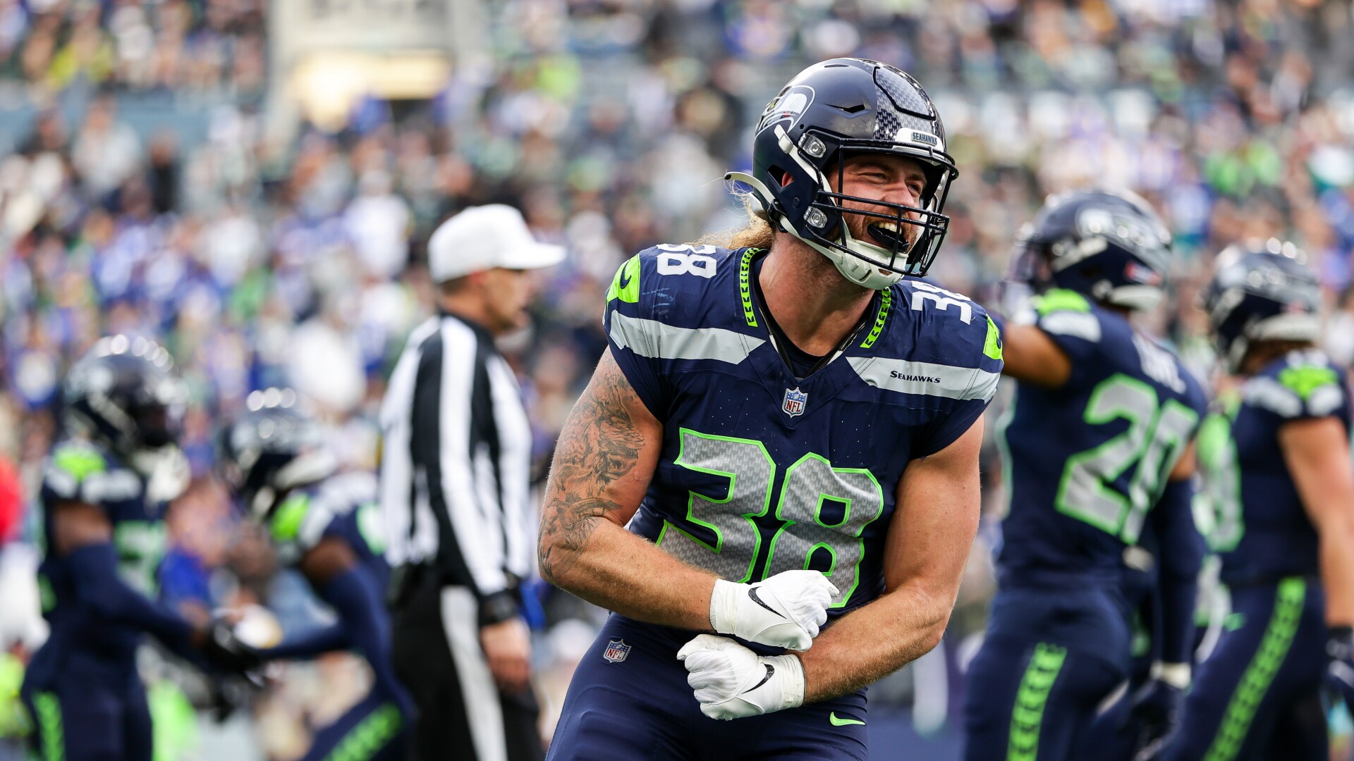 Seahawks tender TE Brady Russell as an exclusive rights free agent