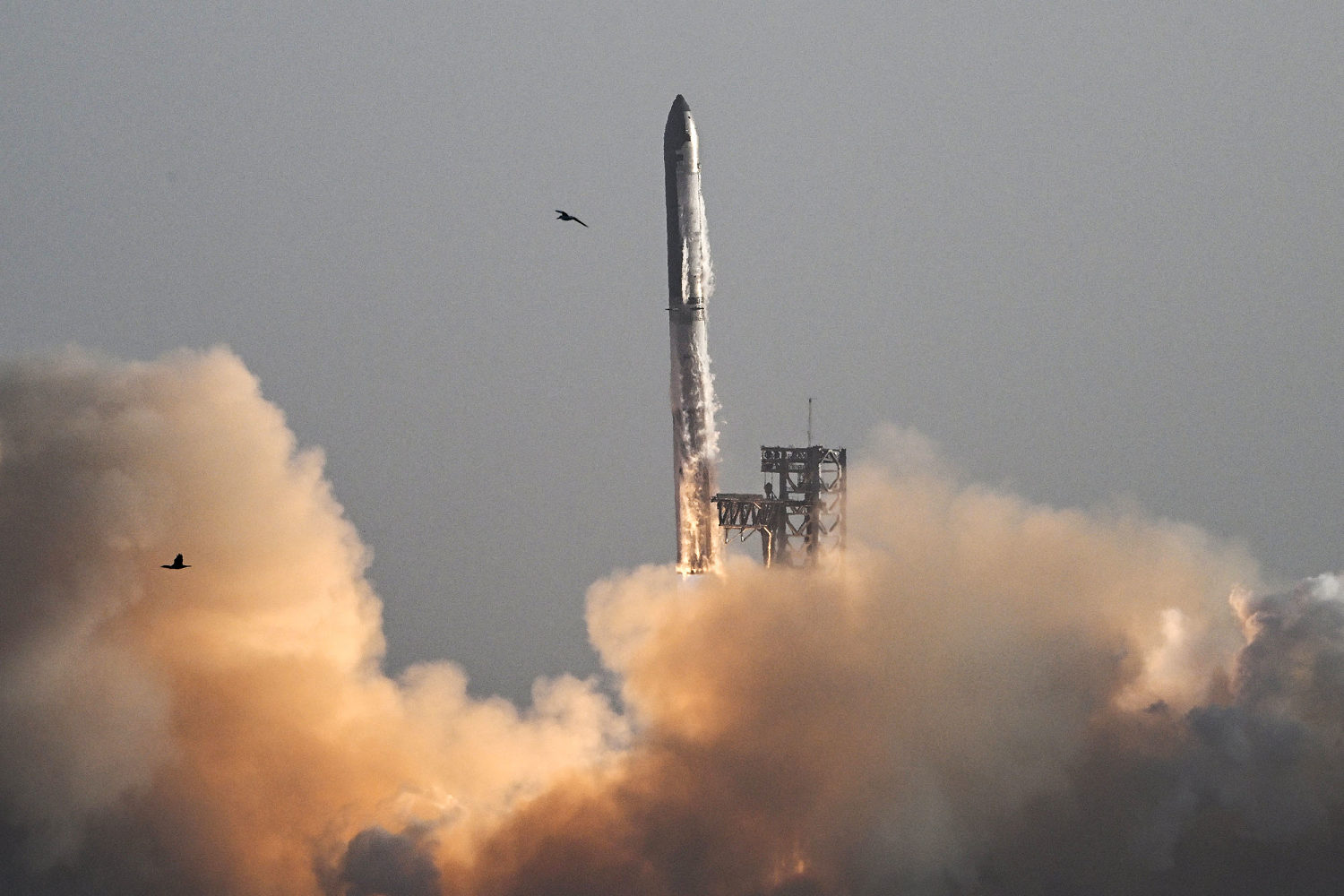 SpaceX rocket explosion leads to flight delays at Florida airports over ...