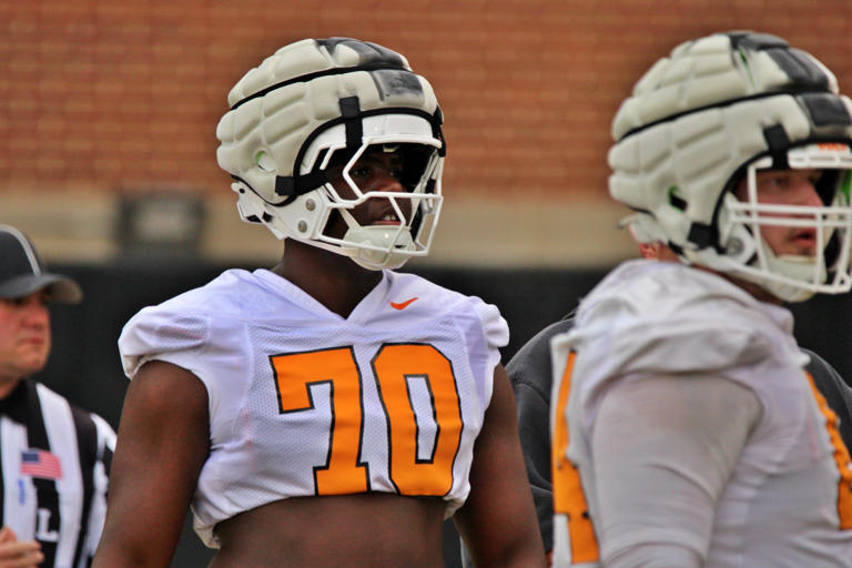 Breaking down Tennessee's offensive line unit, position battles in ...