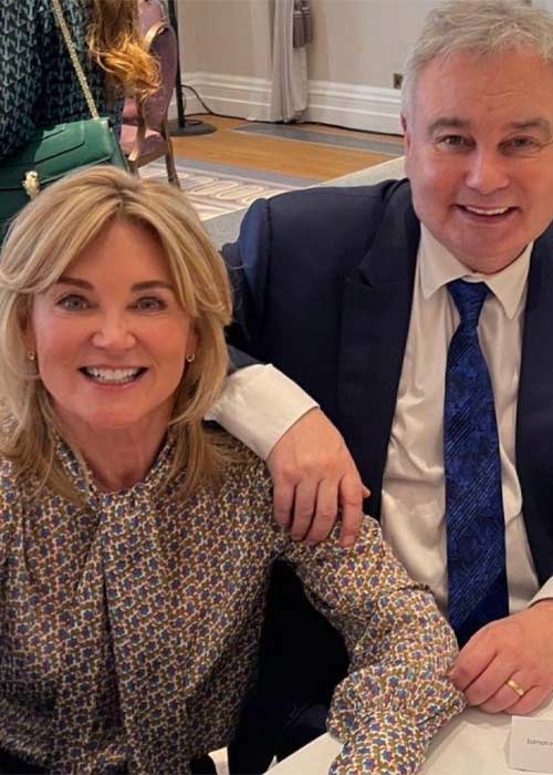 Eamonn Holmes poses with Anthea Turner after decade-long feud, but that ...
