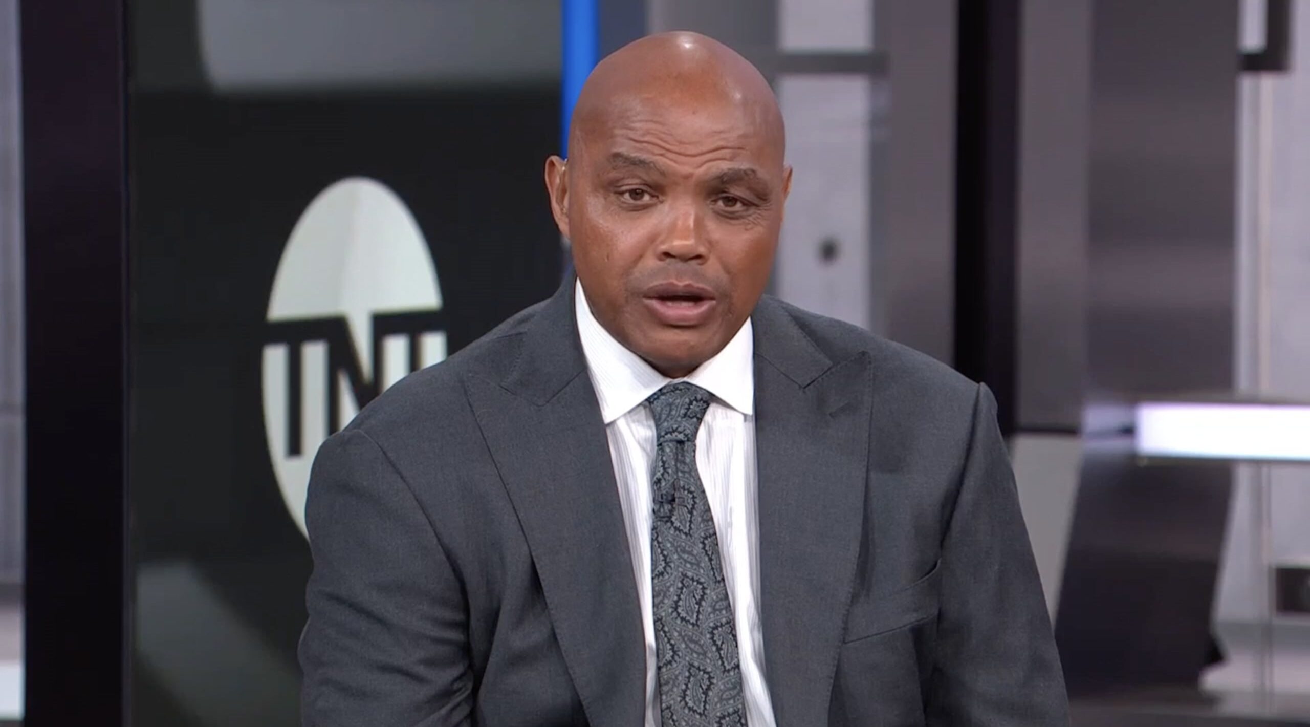 Charles Barkely Slams ‘Fools’ in Canada Giving Hockey Legend Wayne ...