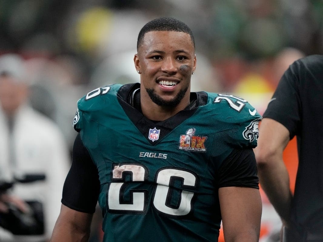 Eagles Sign Saquon Barkley To NFL Record-Setting Extension: Reports