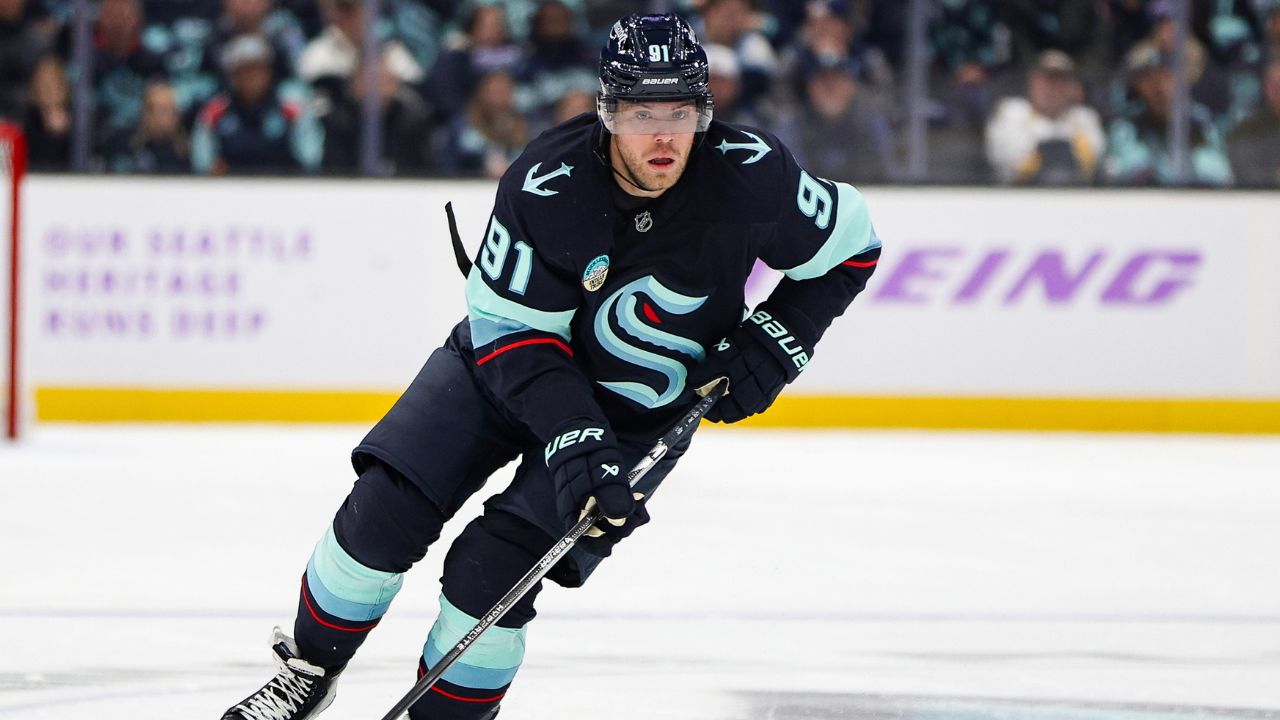 Kraken trade winger Daniel Sprong to Devils