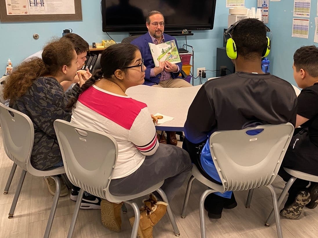 Mayor Cervoni Visits Special Needs School In Wallingford