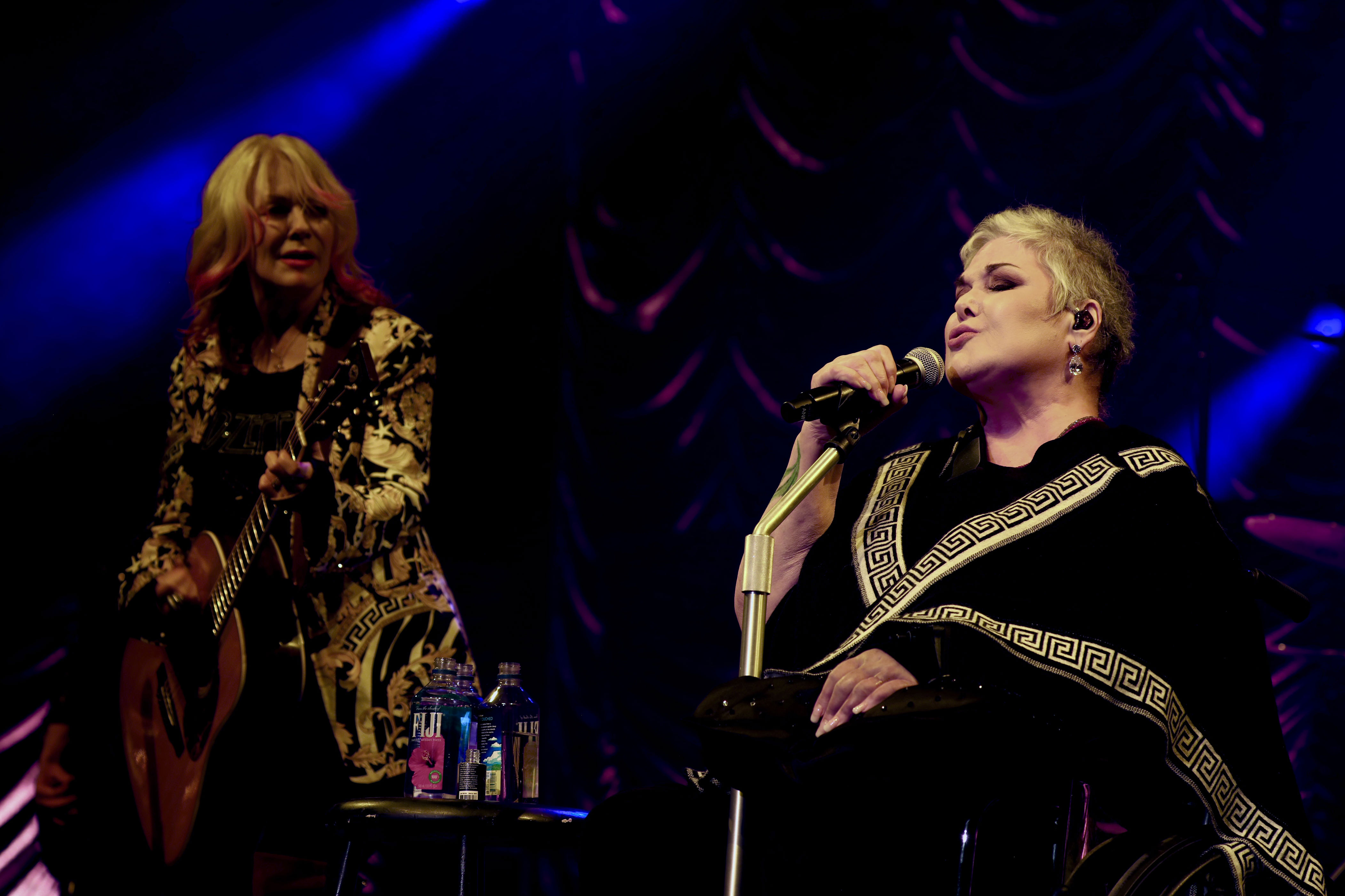 Heart's Wilson Sisters Overcome Obstacles to Kickstart a Tour Fans ...