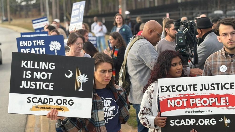 WATCH: Protestors rally minutes before Brad Sigmon's scheduled execution