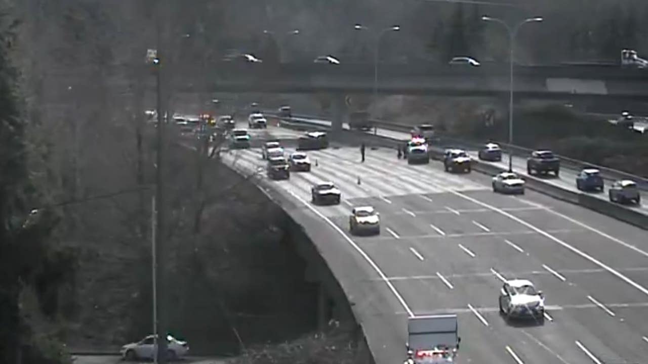 Northbound I-5 lanes cleared after fatal Tukwila crash