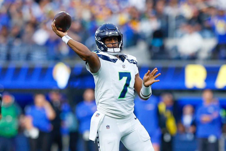 Seattle Seahawks trade QB Geno Smith to Las Vegas Raiders for third ...