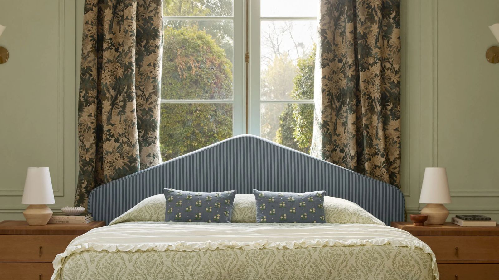 How to light your bedroom for a better night's sleep, according to ...