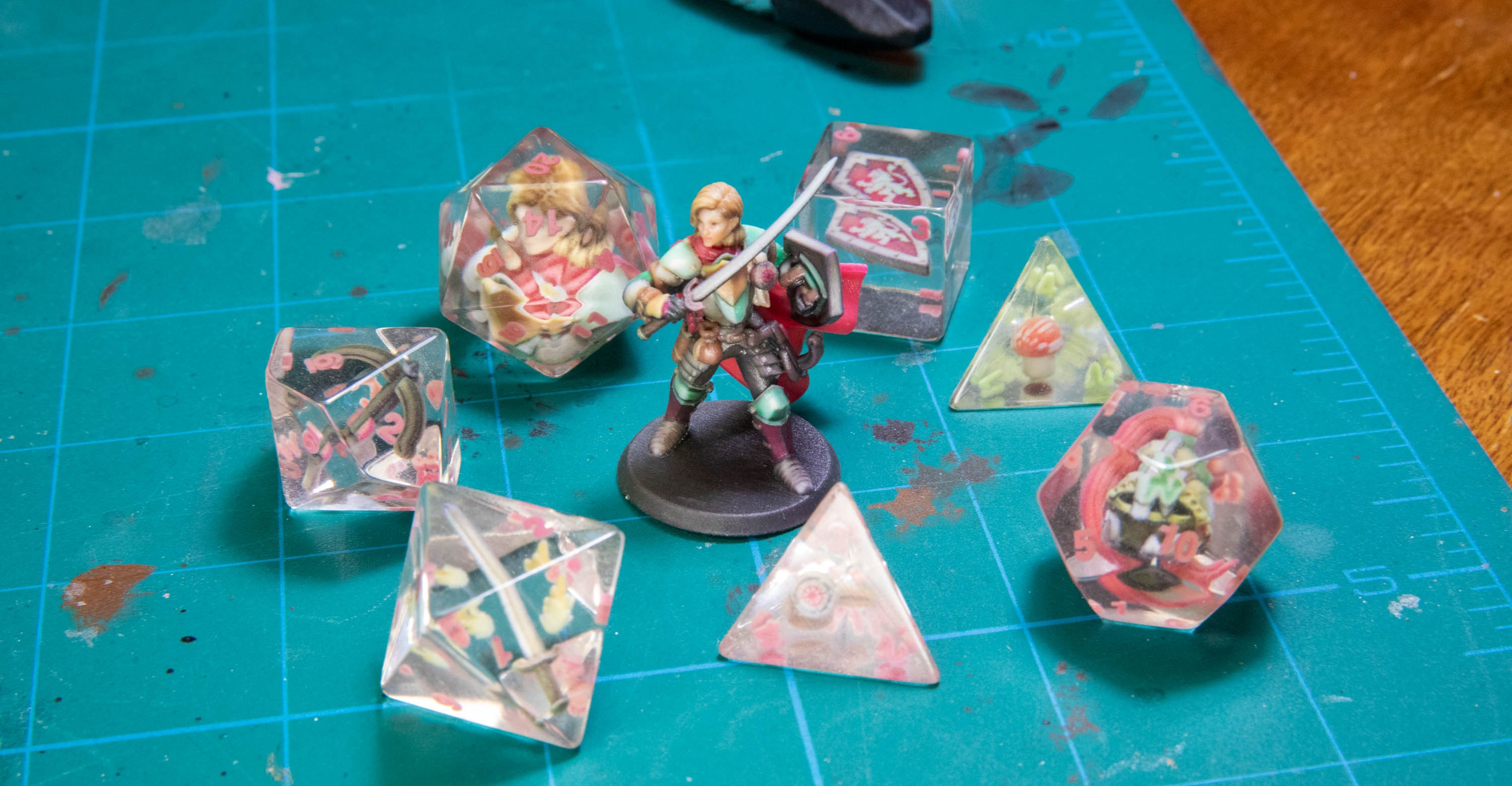 Hero Forge adds custom dice to its line of 3D-printed D&D miniatures