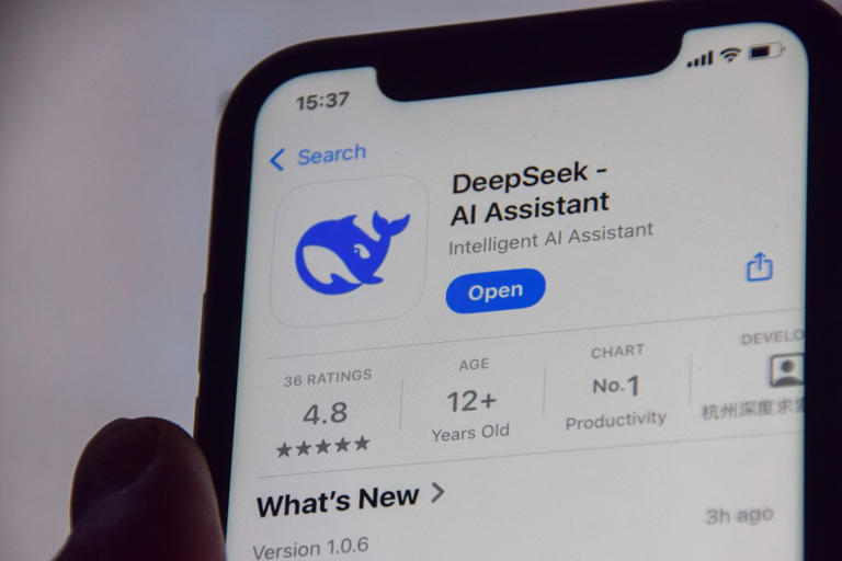 Trump administration reportedly eyeing DeepSeek ban on US government devices