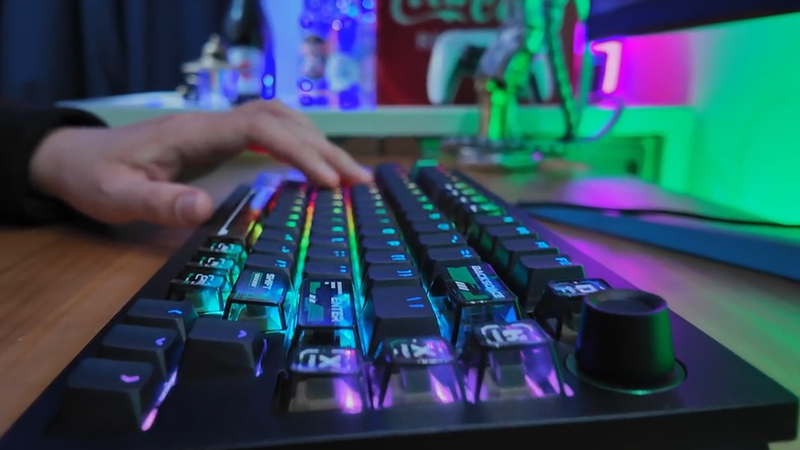 This Lux Gaming Keyboard Reacts 1,000 Times Faster Than Humans And It ...