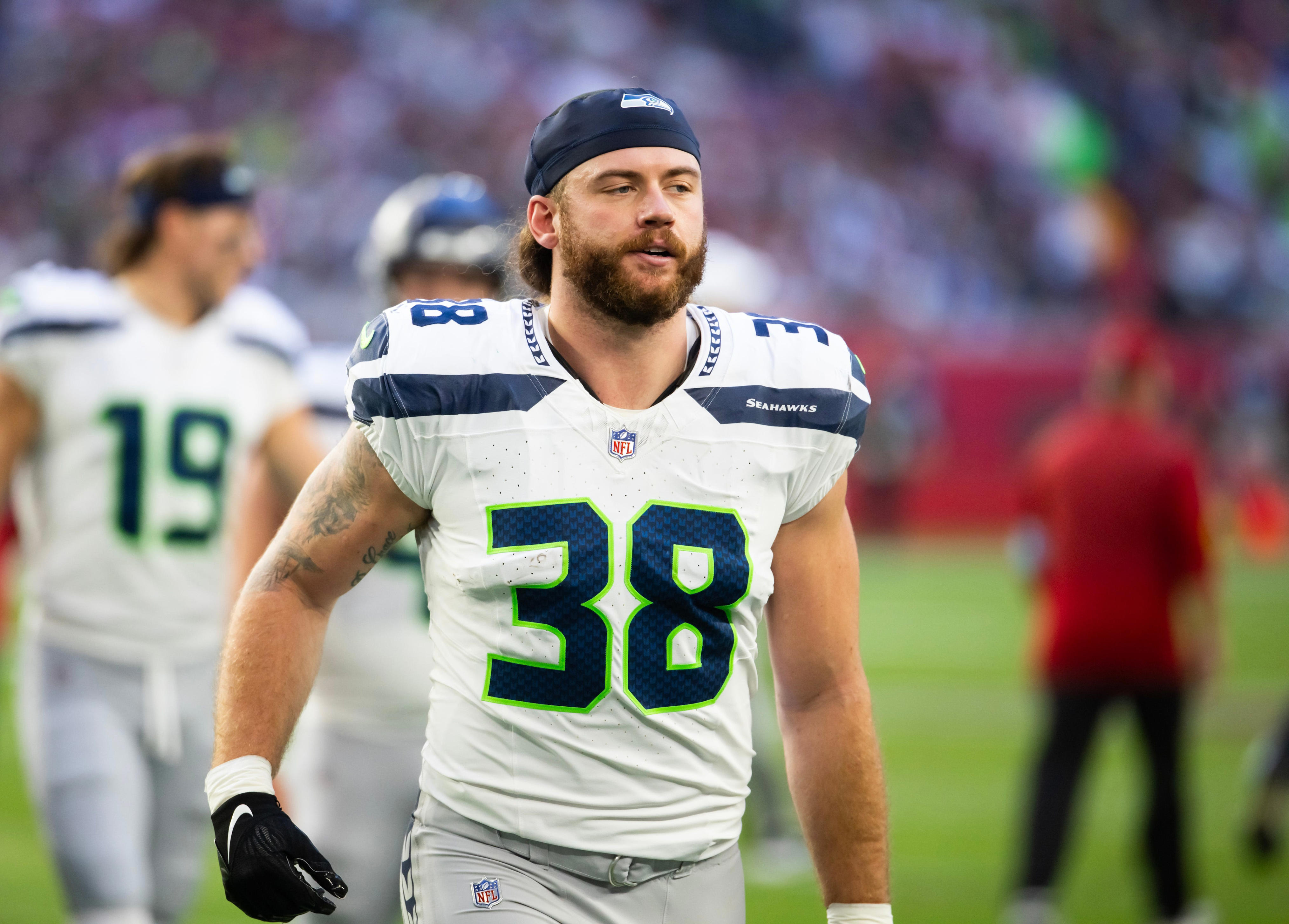 Seahawks tender TE/special teamer Brady Russell