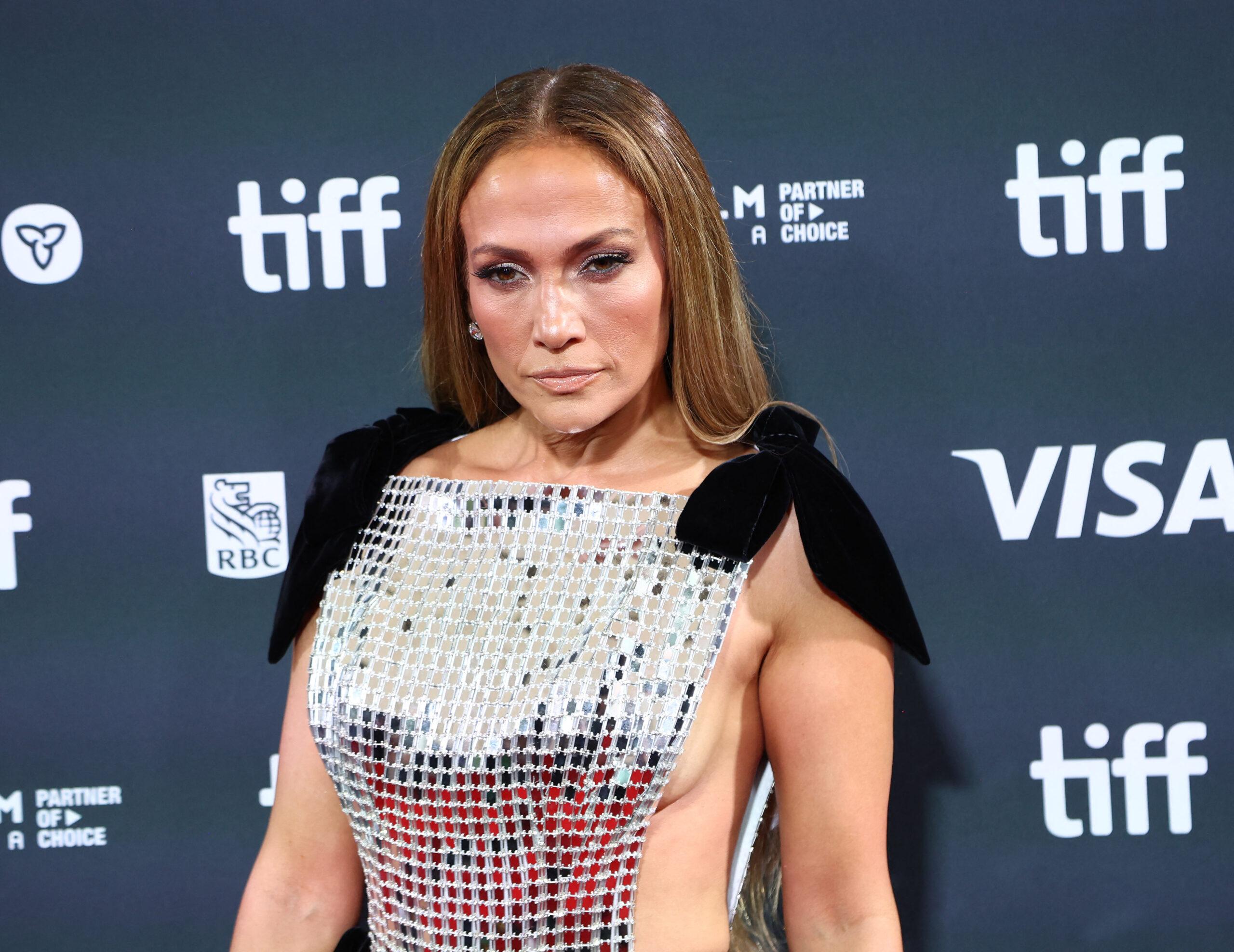 Jennifer Lopez's 17-Year-Old Daughter Emme Is The Singer's Carbon Copy ...