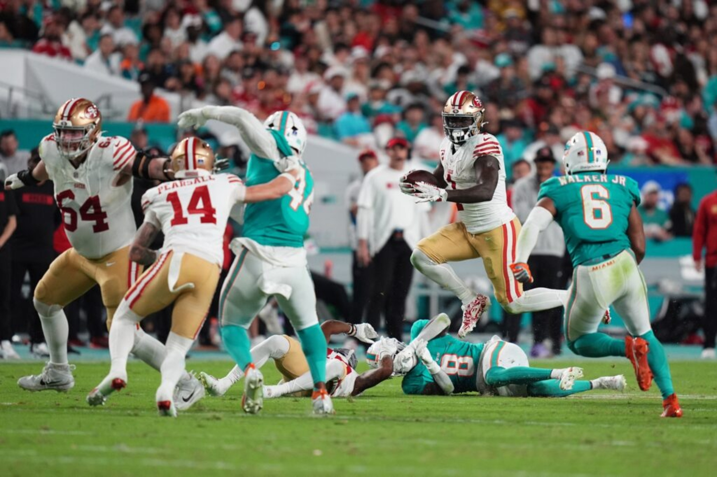 Report: Panthers, Titans Fighting Over Same Free Agent