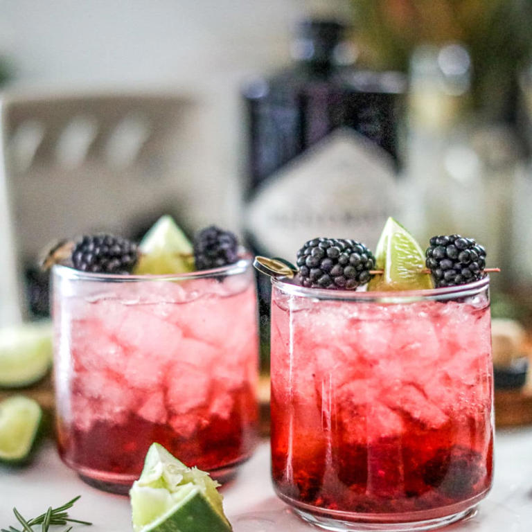 Blackberry gin and tonic: A fruity twist on a classic