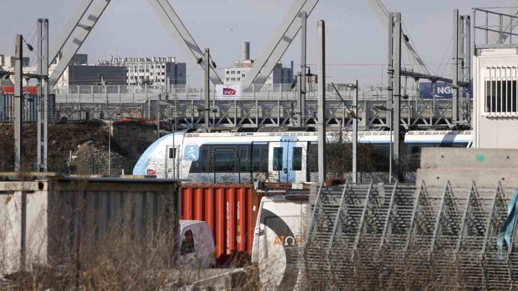 ¡Caos en París! Bomba de la Segunda Guerra Mundial paraliza la estación ...