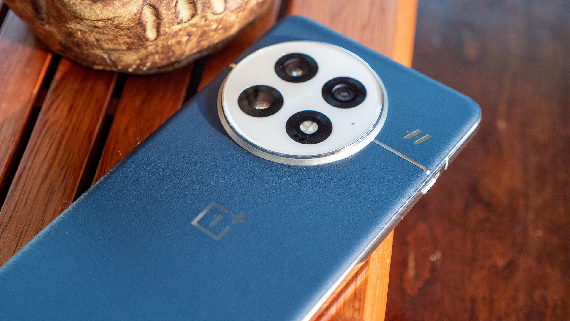 Your OnePlus 13 is receiving a new patch with another wave of camera ...