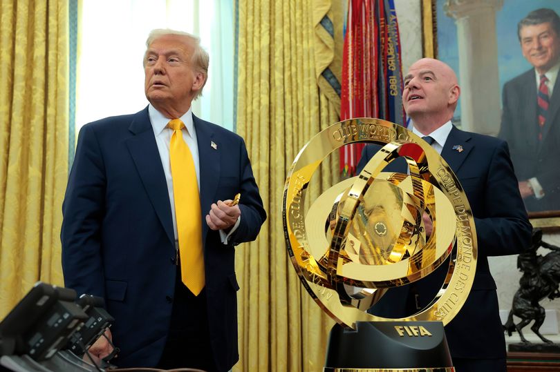 Donald Trump makes embarrassing mistake after awkward trophy unveiling ...