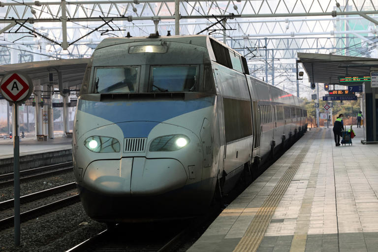 KTX 대전-김천구미역 부근서 단전… 열차 28편 운행 지연