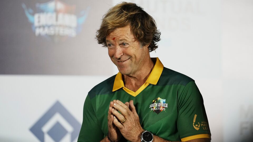 Jonty Rhodes defies age at 55 with superman-like fielding effort in IML ...