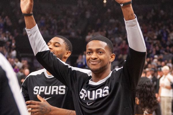 Spurs' Fox struggles, gets mixed reaction in Sacramento return