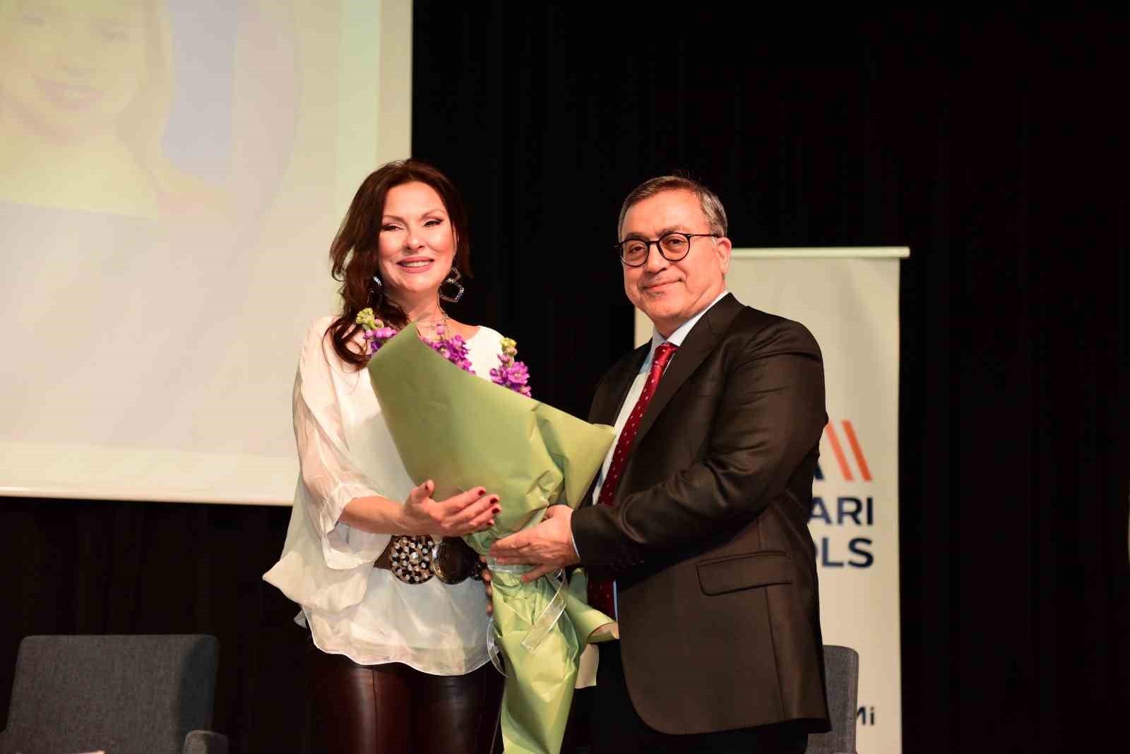 ’İlham Veren Kadınlar Zirvesi’ yoğun ilgi gördü