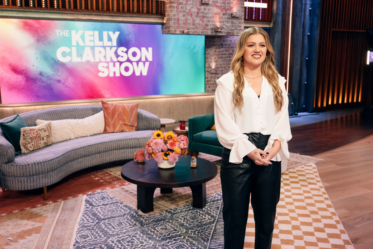 ‘Kelly Clarkson Show’ Guest Host Performs the ‘Best’ Cover of All-Time ...