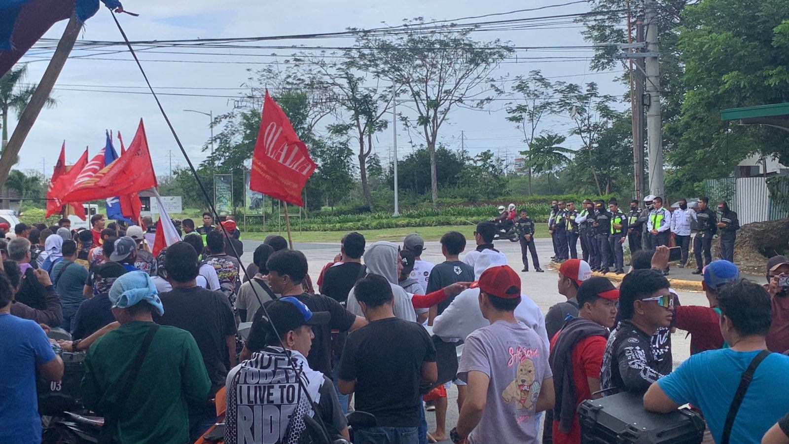 Semiconductor workers’ strike continues in face of blockade, DOLE order