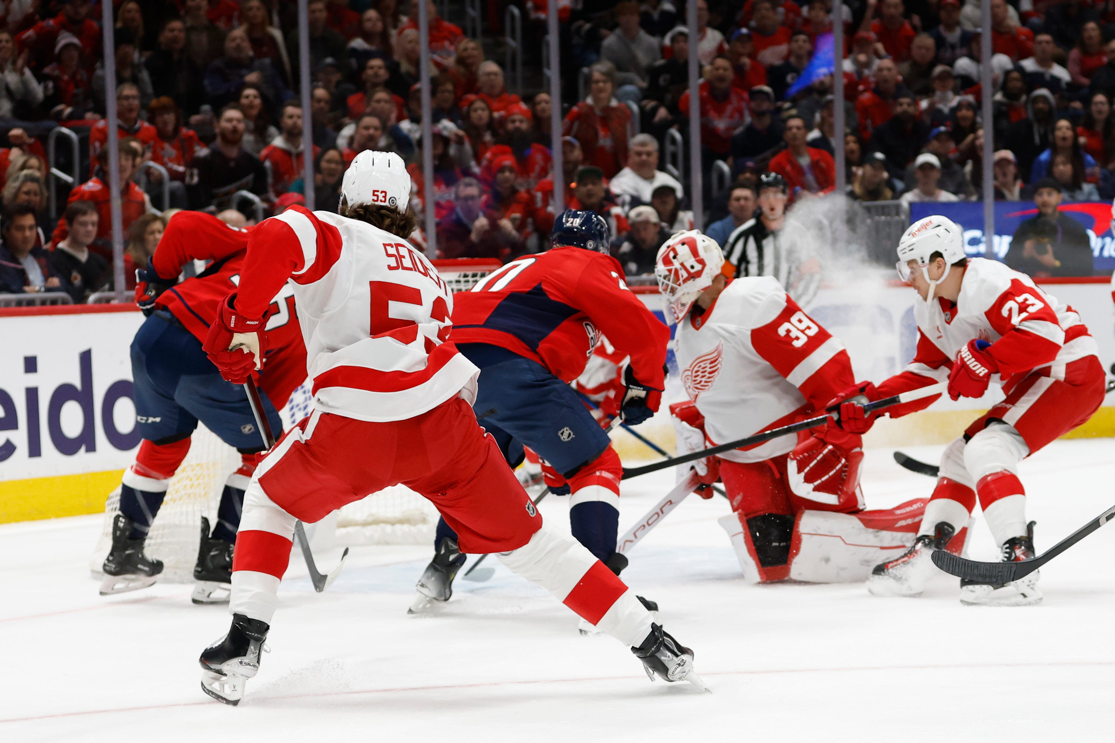 Detroit Red Wings collapse in third period with 4 goals allowed in 5-2 ...