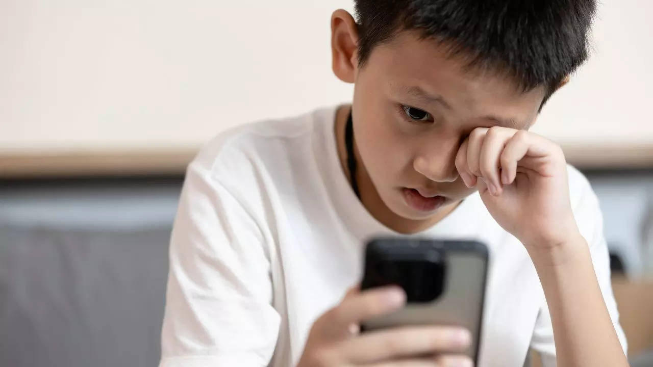 Are you addicted to your smartphone? See what happens to your brain ...