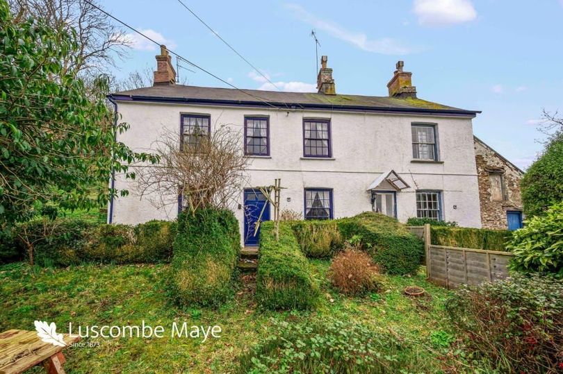 'Doer-upper' Noss Mayo cottages have stunning river views