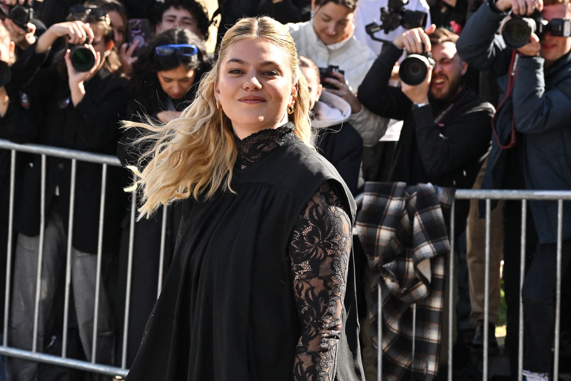 Fashion Week : "Incroyable" et "Sublime", Louane fait l'unanimité avec ...