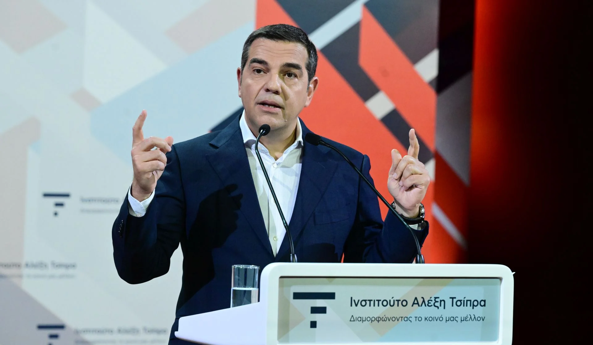 Αποστομωτική απάντηση του Αλέξη Τσίπρα σε Μητσοτακη για τα 37 δις