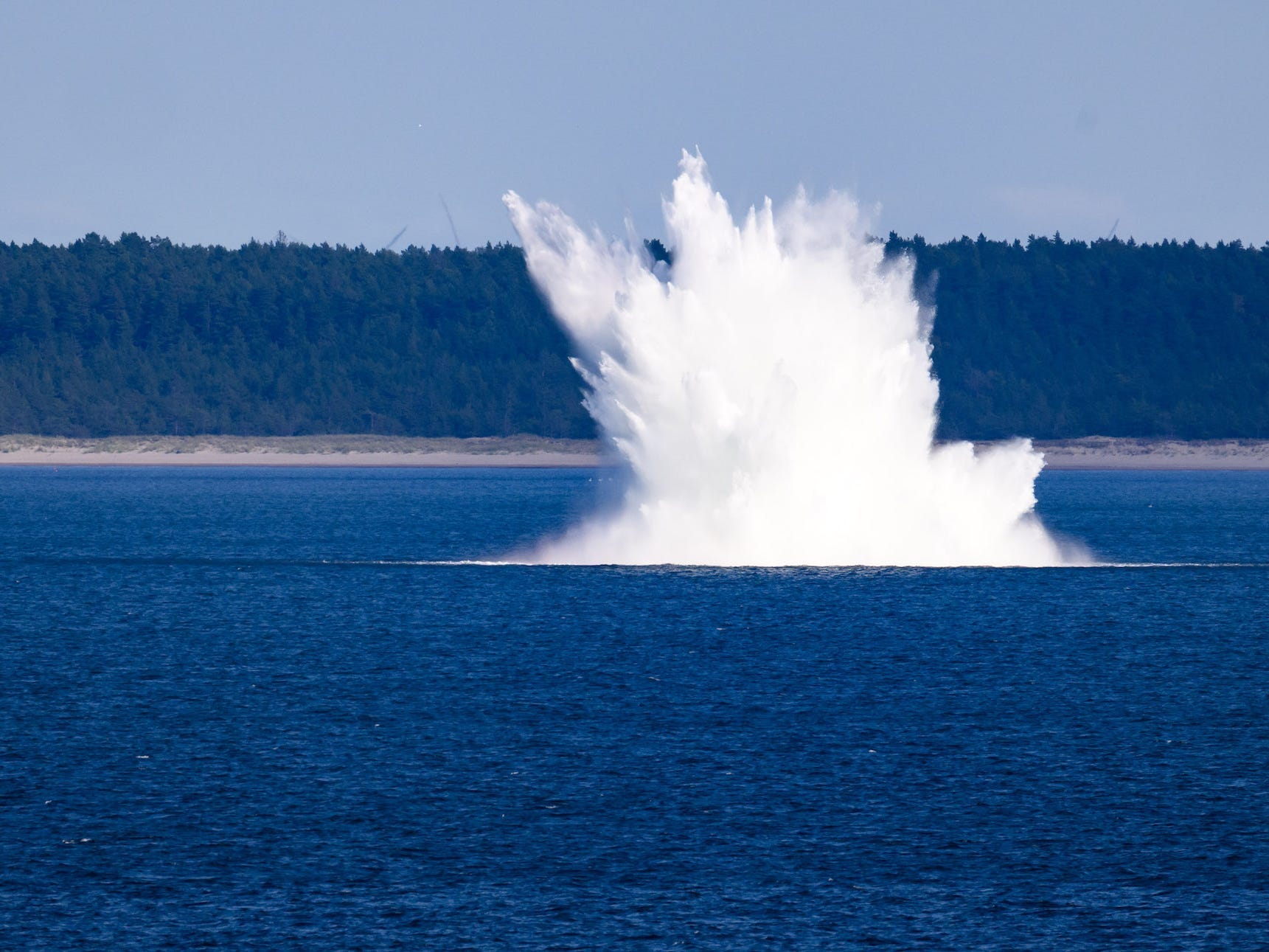 The US Navy wants a robotic crawler to eliminate the most dangerous ...