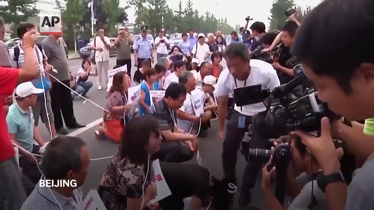 Families of Chinese passengers of missing Flight MH370 still seek ...