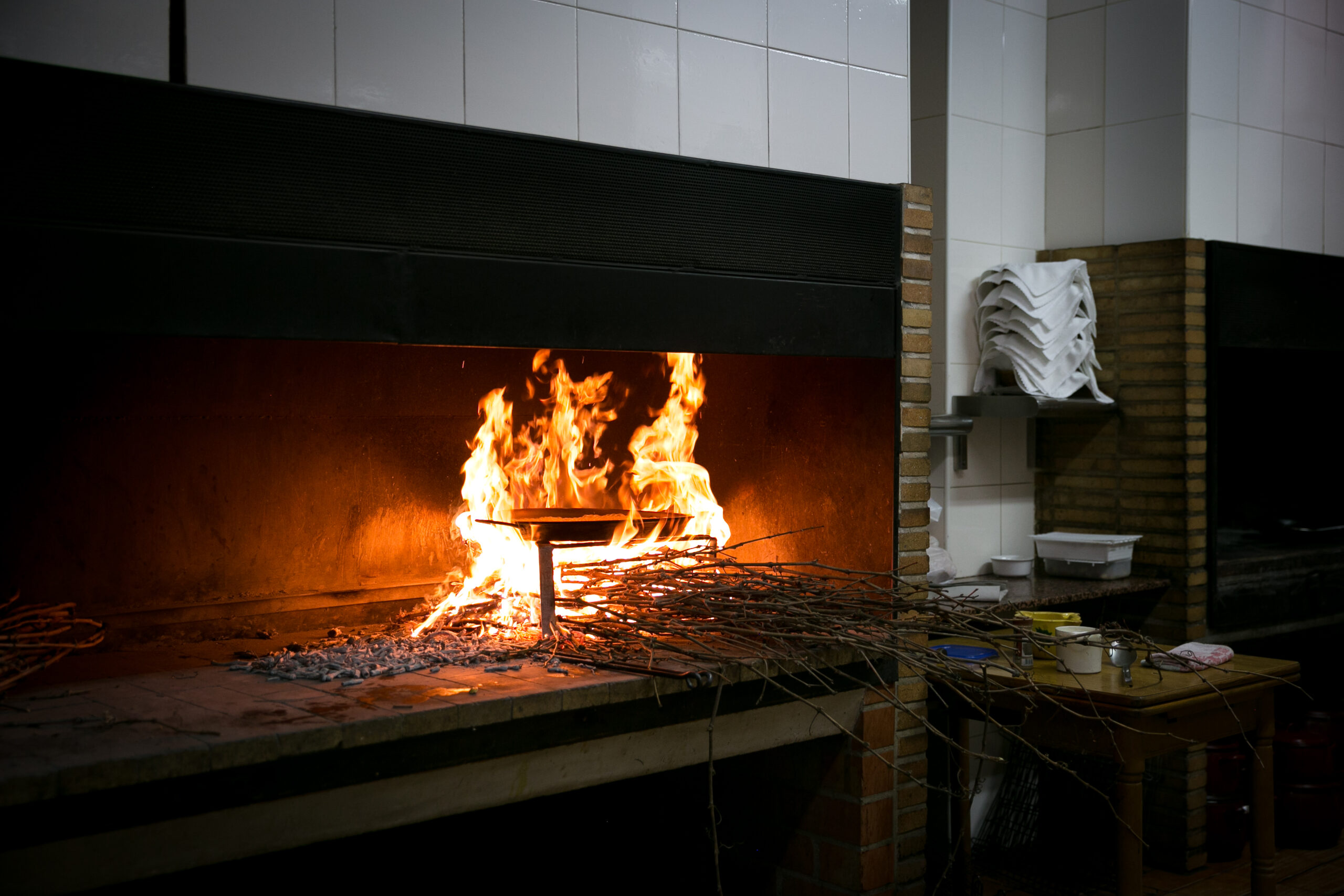 Cooking With Fire – Why Open-Flame Cooking Is Making a Comeback