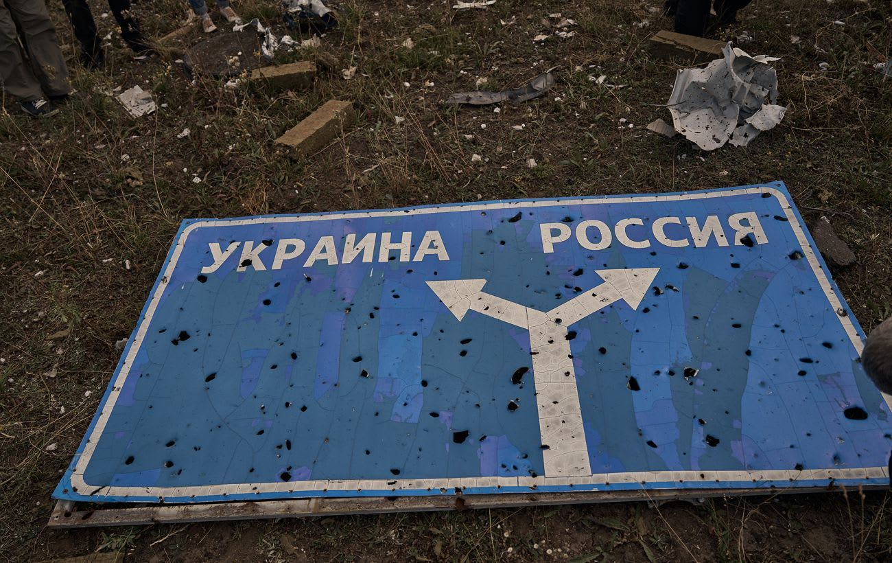 Ukraine's forces not retreating from Kursk, no encirclement, sources say