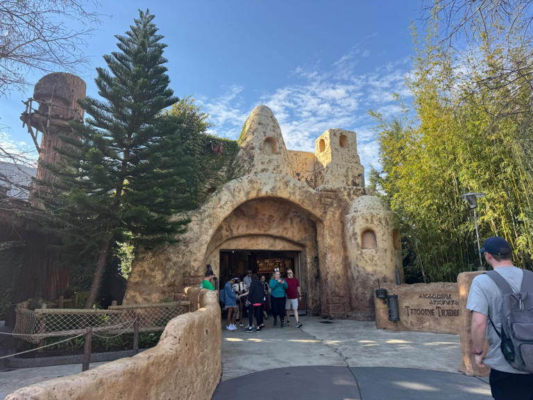 Limited Edition Mara Jade Skywalker Legacy Lightsaber Set Now Available ...