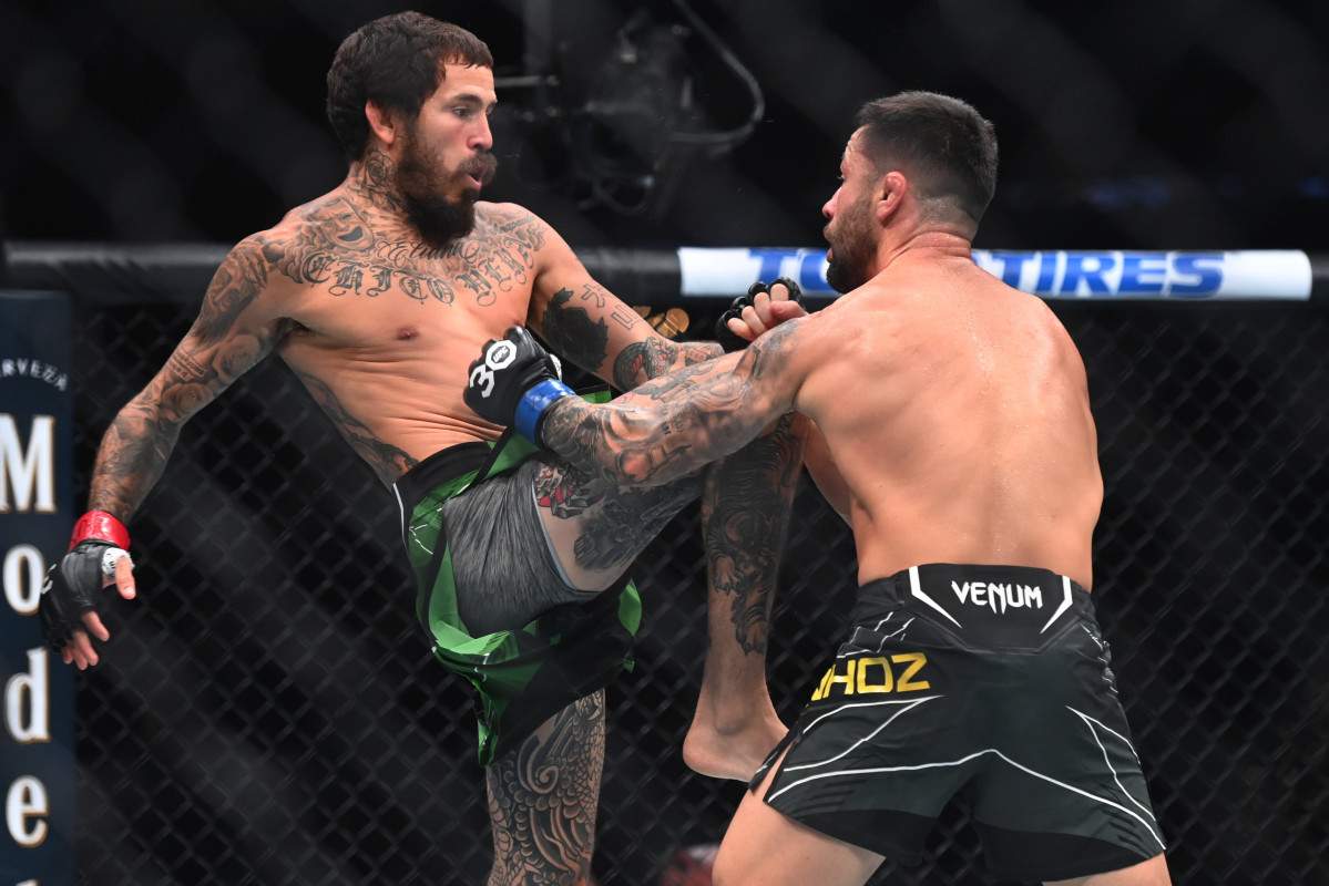 Active UFC Fighter Goes Viral After Pulling Shotgun on Knife-Armed Robber