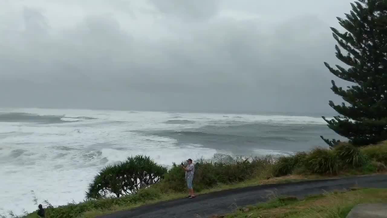 Rough sea conditions as Cyclone Alfred nears Yamba, Australia