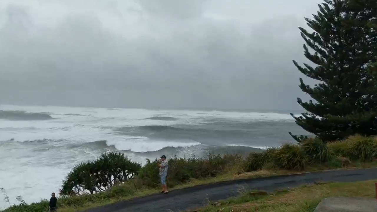 Rough sea conditions as Cyclone Alfred nears Yamba, Australia