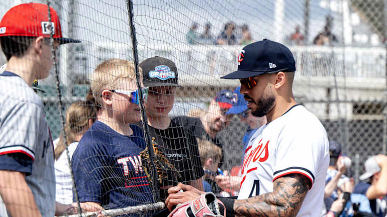 Minnesota Twins Star Scuffling in Big Way to Start Spring Training