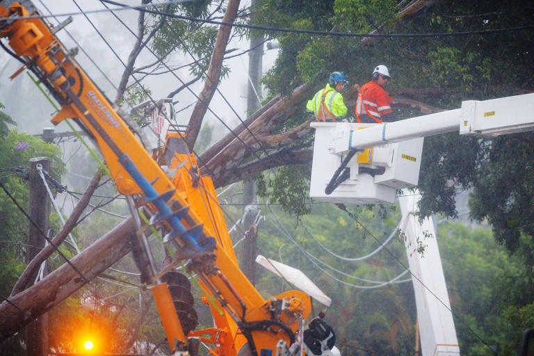 Storm Alfred latest: At least 300,000 in blackout as Australian PM ...