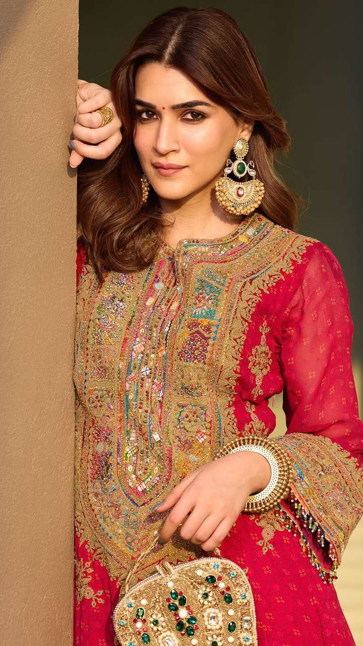 5 Ethnic Outfits For Temple Visit Ft. Bollywood Celebs