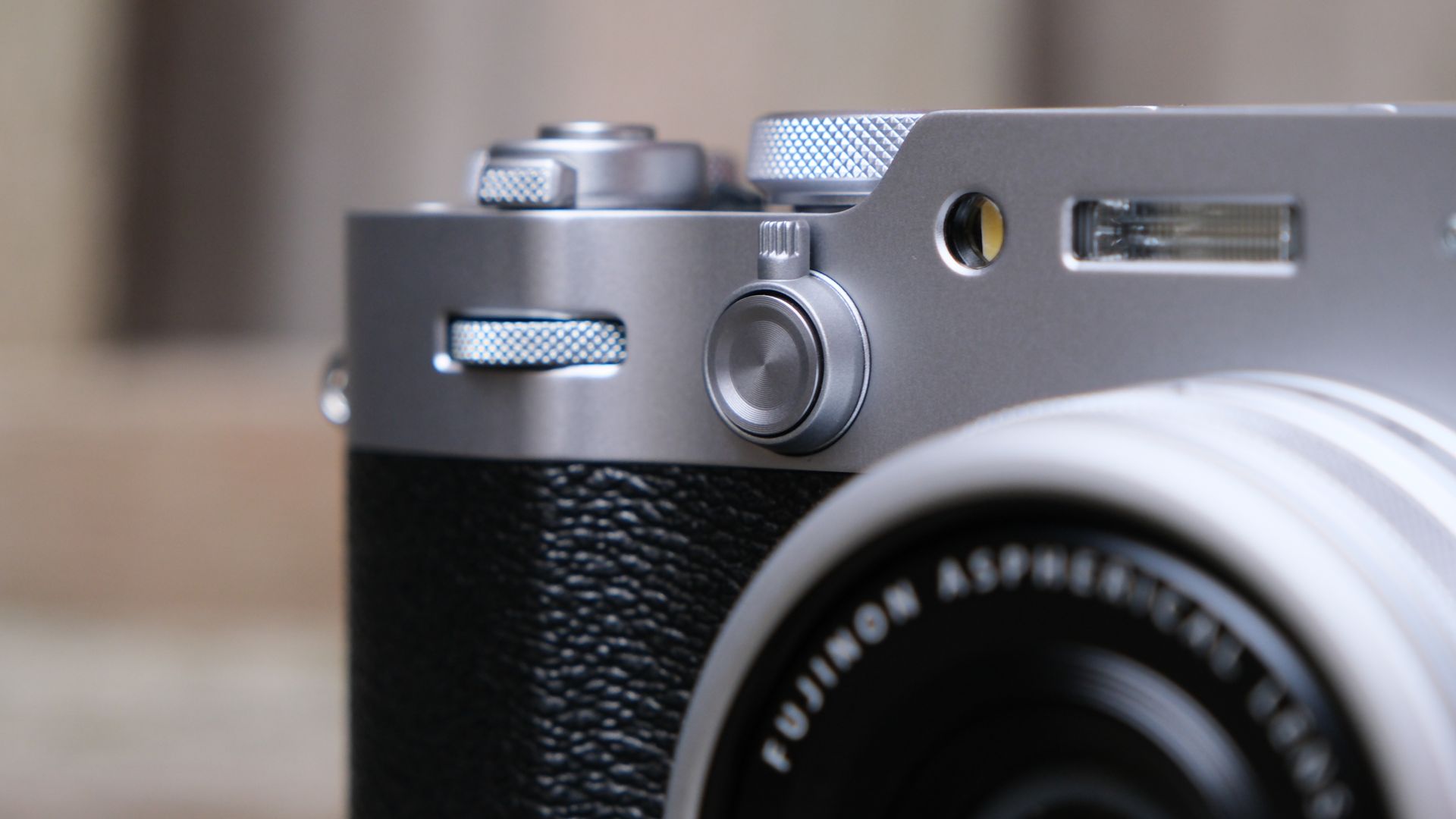 The average price of compact cameras actually surpassed DSLRs last year ...