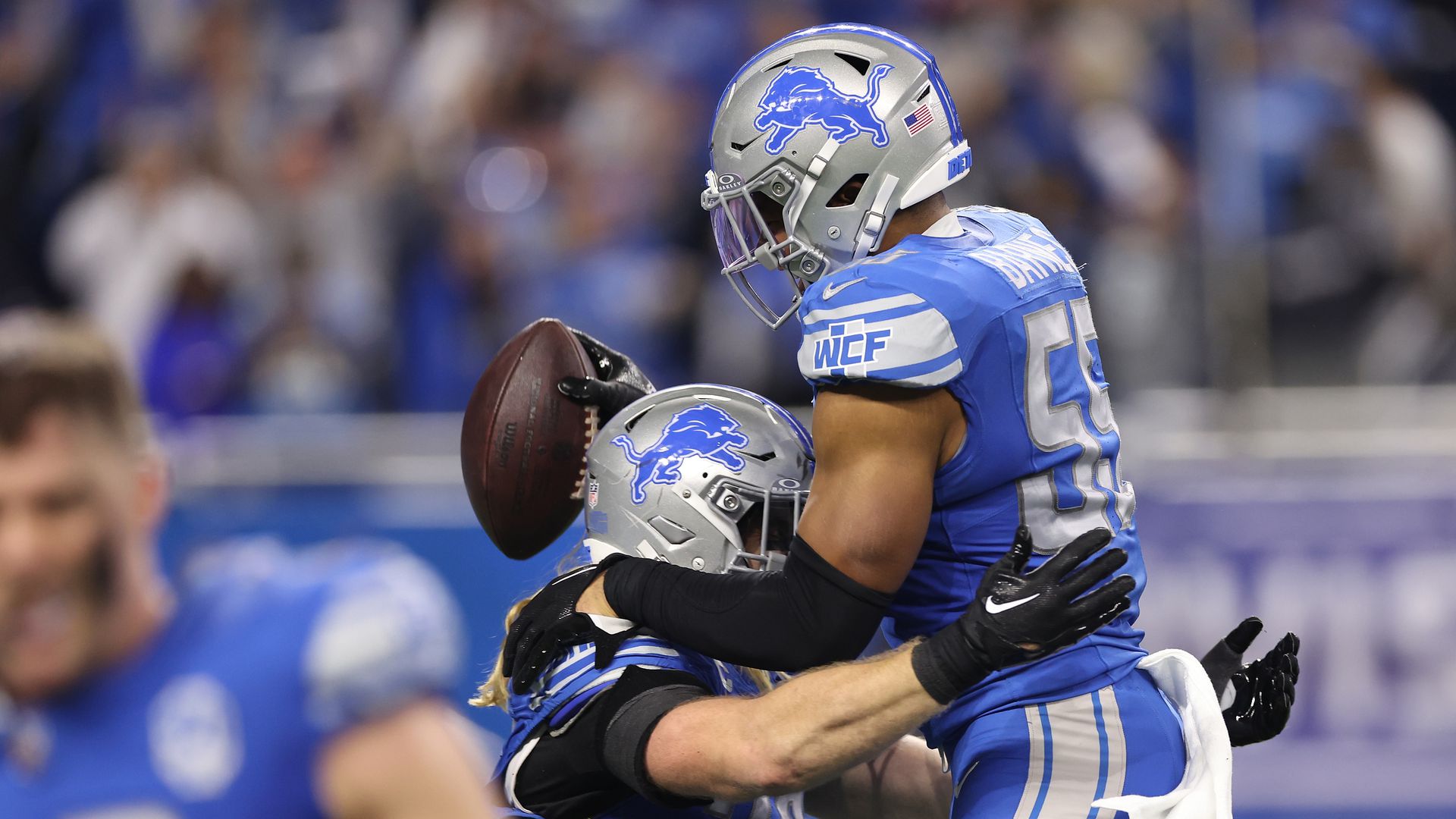 Lions teammates react to Derrick Barnes’ extension