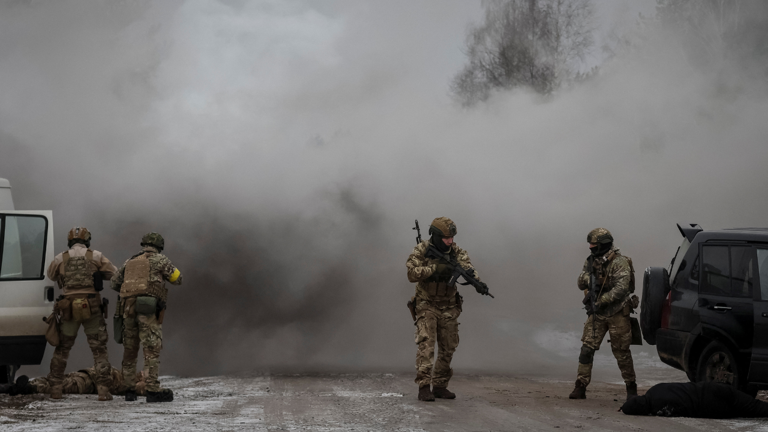 As most male actors deal with Russia war, Ukrainian theatre rebuilds ...